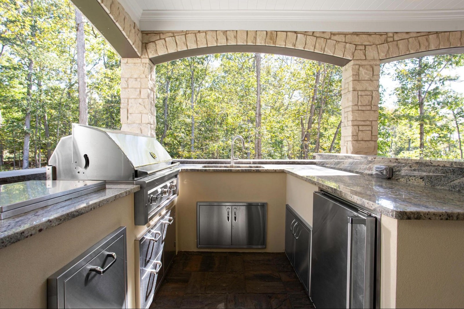 Granite Slabs for Outdoor Kitchens: Choosing the Best Options ...